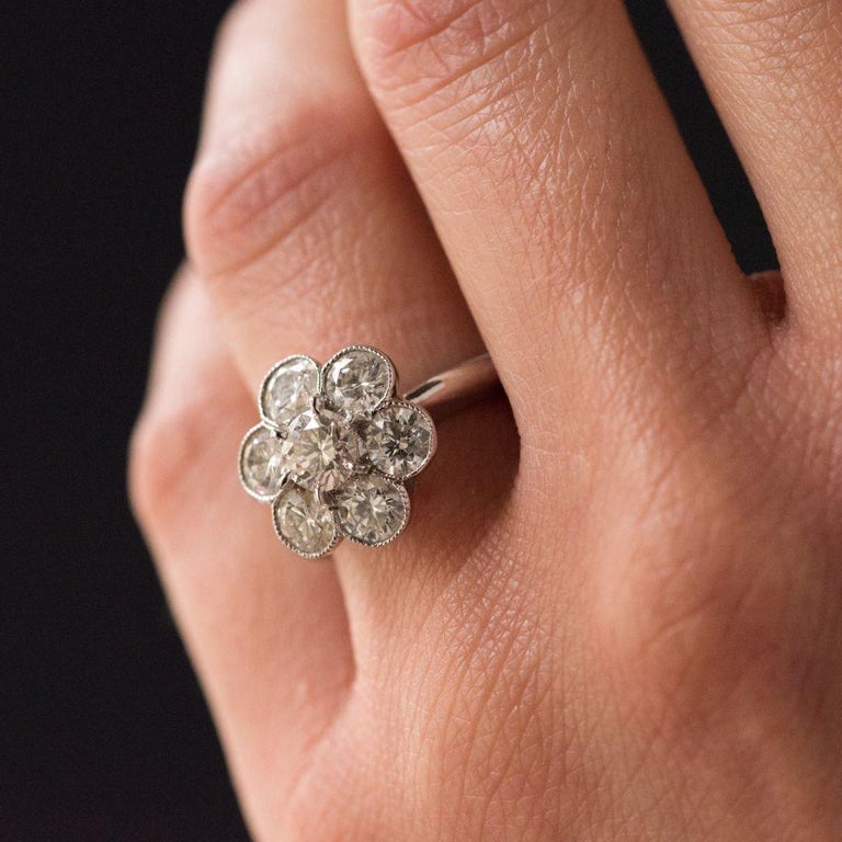 Contemporary Diamond 18 Karat White Gold Cluster Ring For Sale at ...