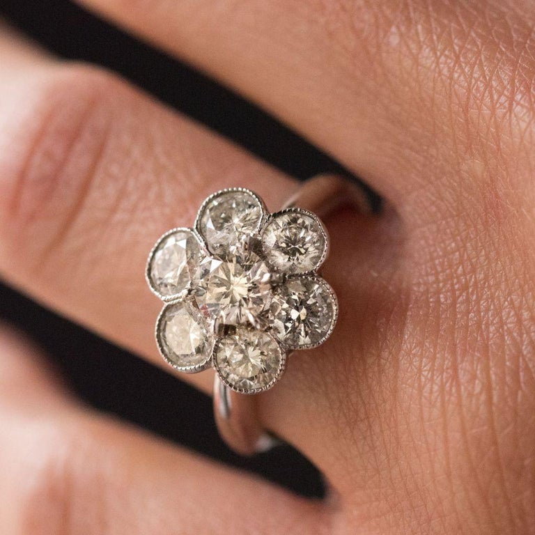 Contemporary Diamond 18 Karat White Gold Cluster Ring For Sale at ...