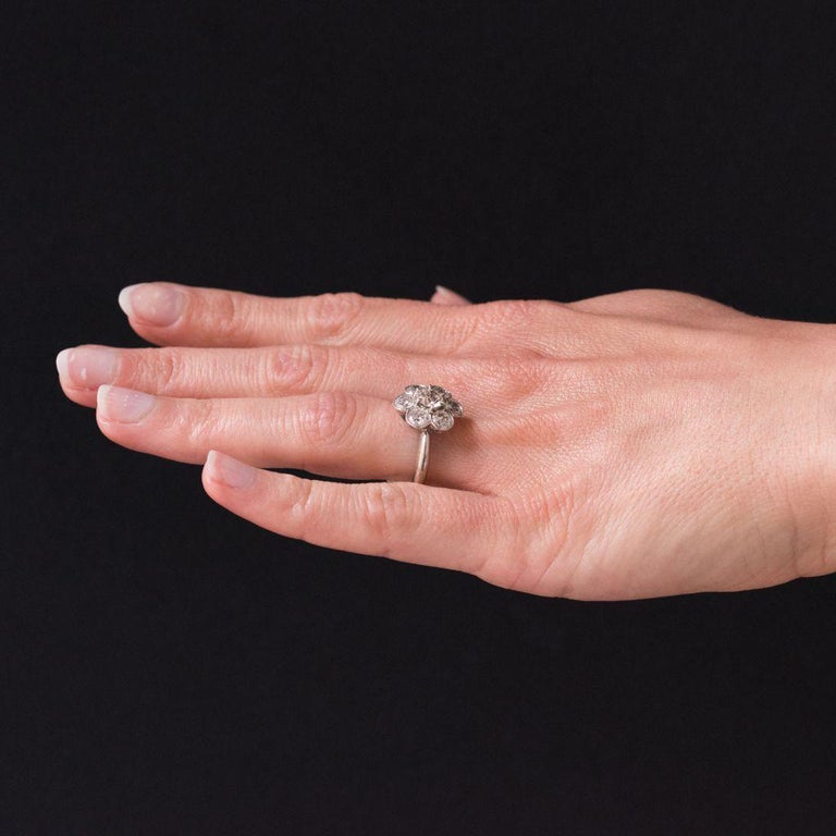 Contemporary Diamond 18 Karat White Gold Cluster Ring For Sale at ...