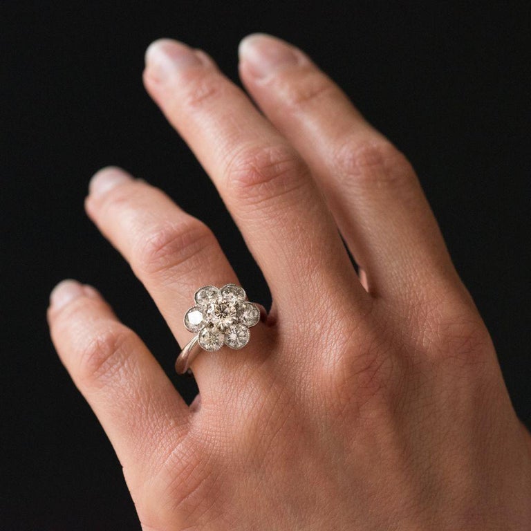 Contemporary Diamond 18 Karat White Gold Cluster Ring For Sale at ...