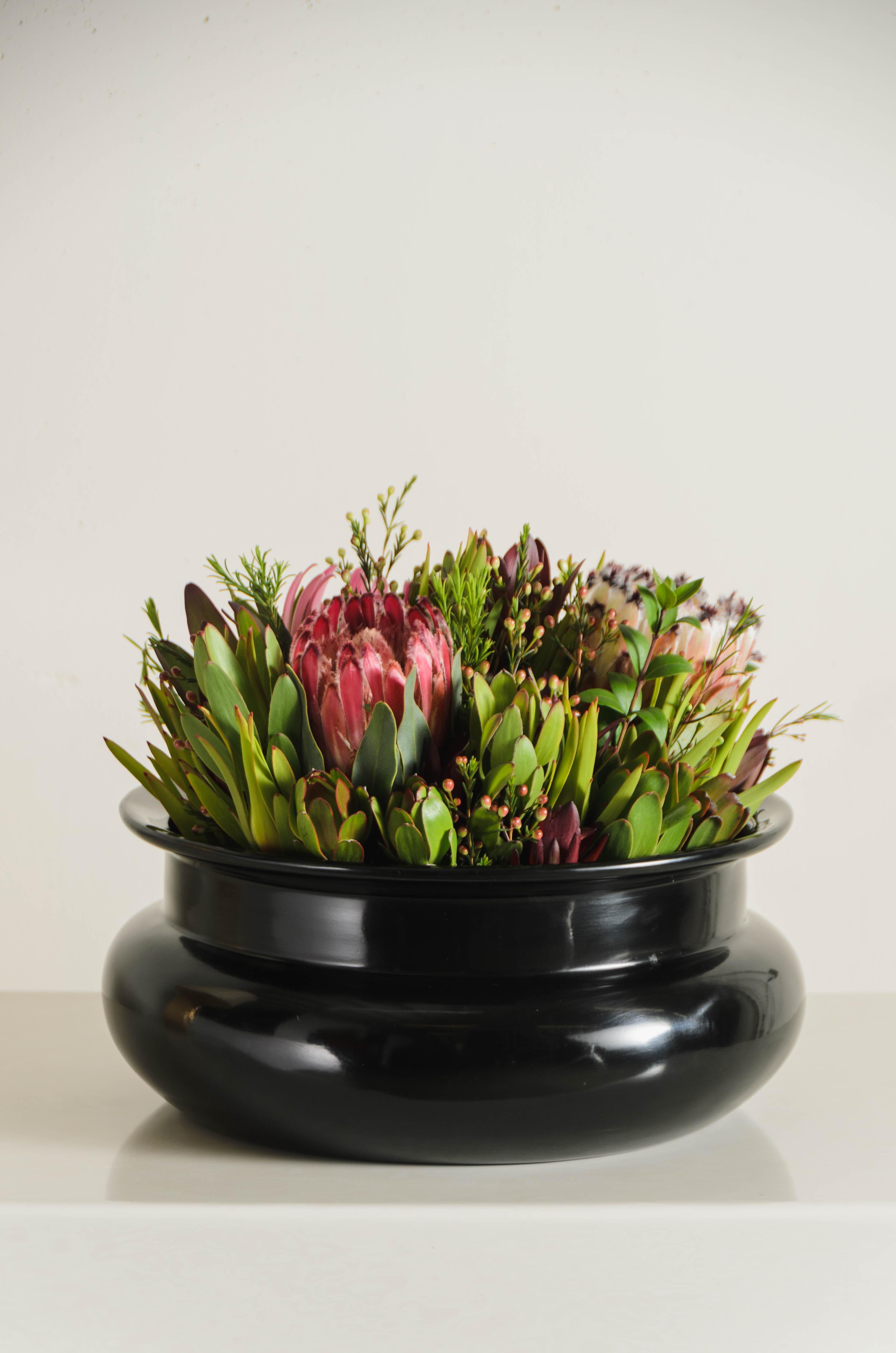 Contemporary Ding Pot in Black Lacquer by Robert Kuo, Limited Edition ...