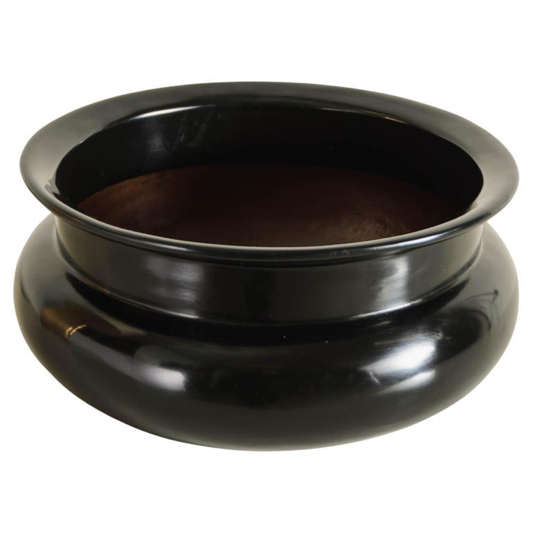 Contemporary Ding Pot in Black Lacquer by Robert Kuo, Limited Edition ...