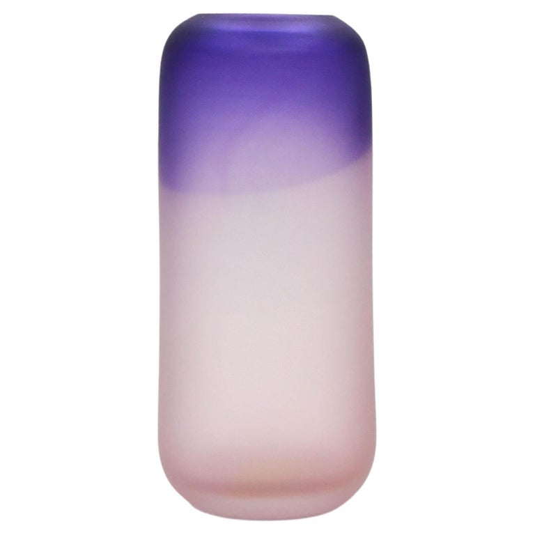 Contemporary Gradienti Vase Small, Amethyst-Fuchsia Light by Laura ...