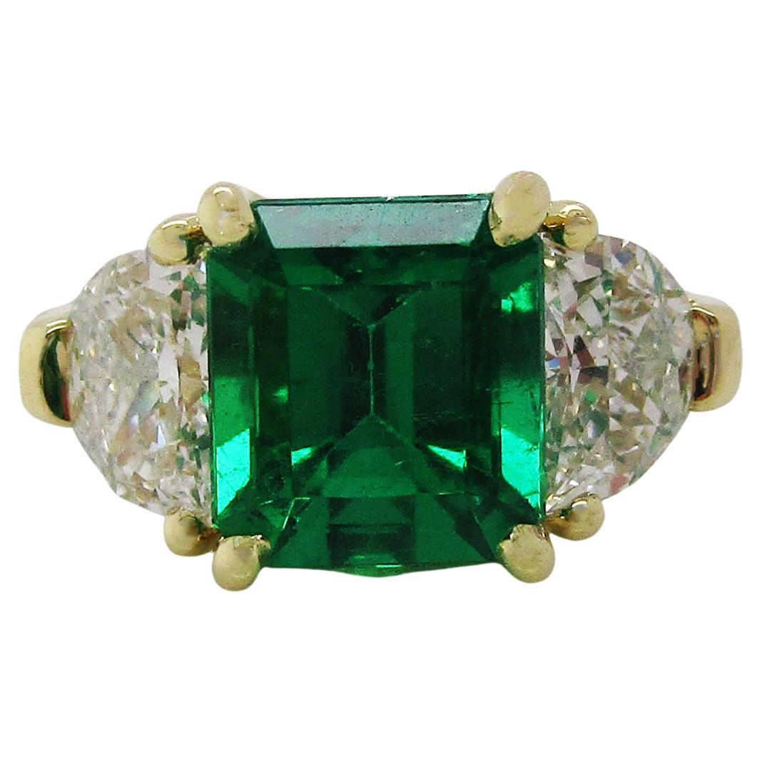 Art Deco Three-Stone Diamond Emerald Ring For Sale at 1stDibs