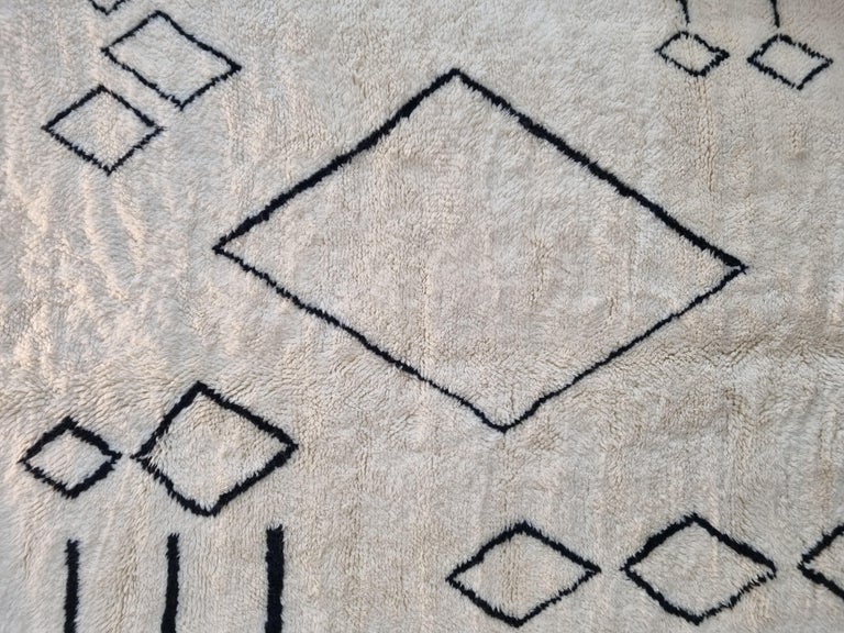 Contemporary Handmade Moroccan Rug - 100% Natural Wool - Custom Opts ...