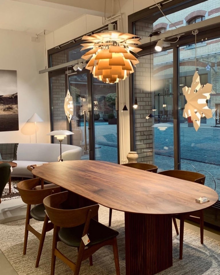 Contemporary Oval Ten Table 370, Smoked Oak or Walnut For Sale at 1stDibs