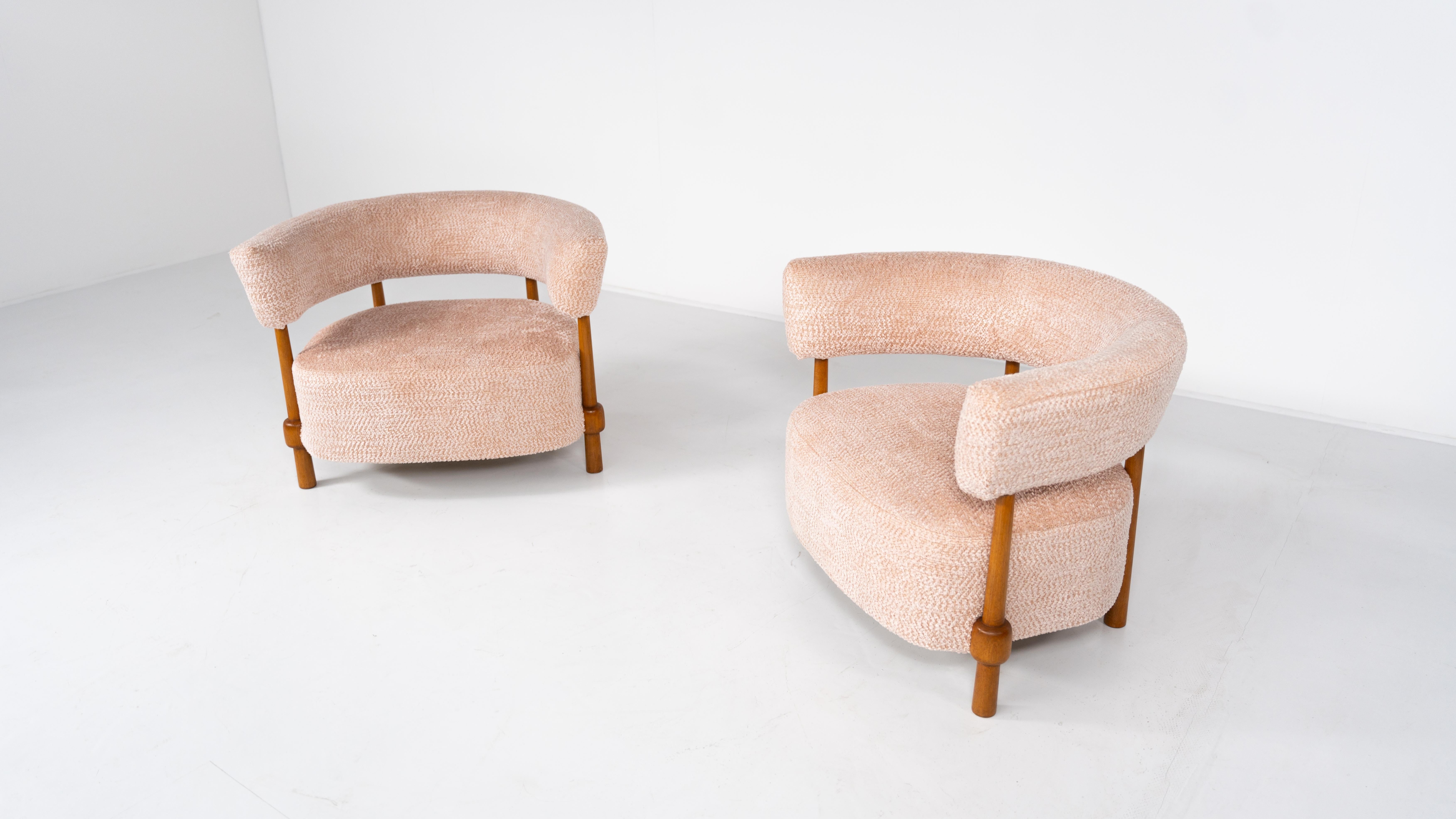 Contemporary Pair of Italian Armchairs For Sale at 1stDibs