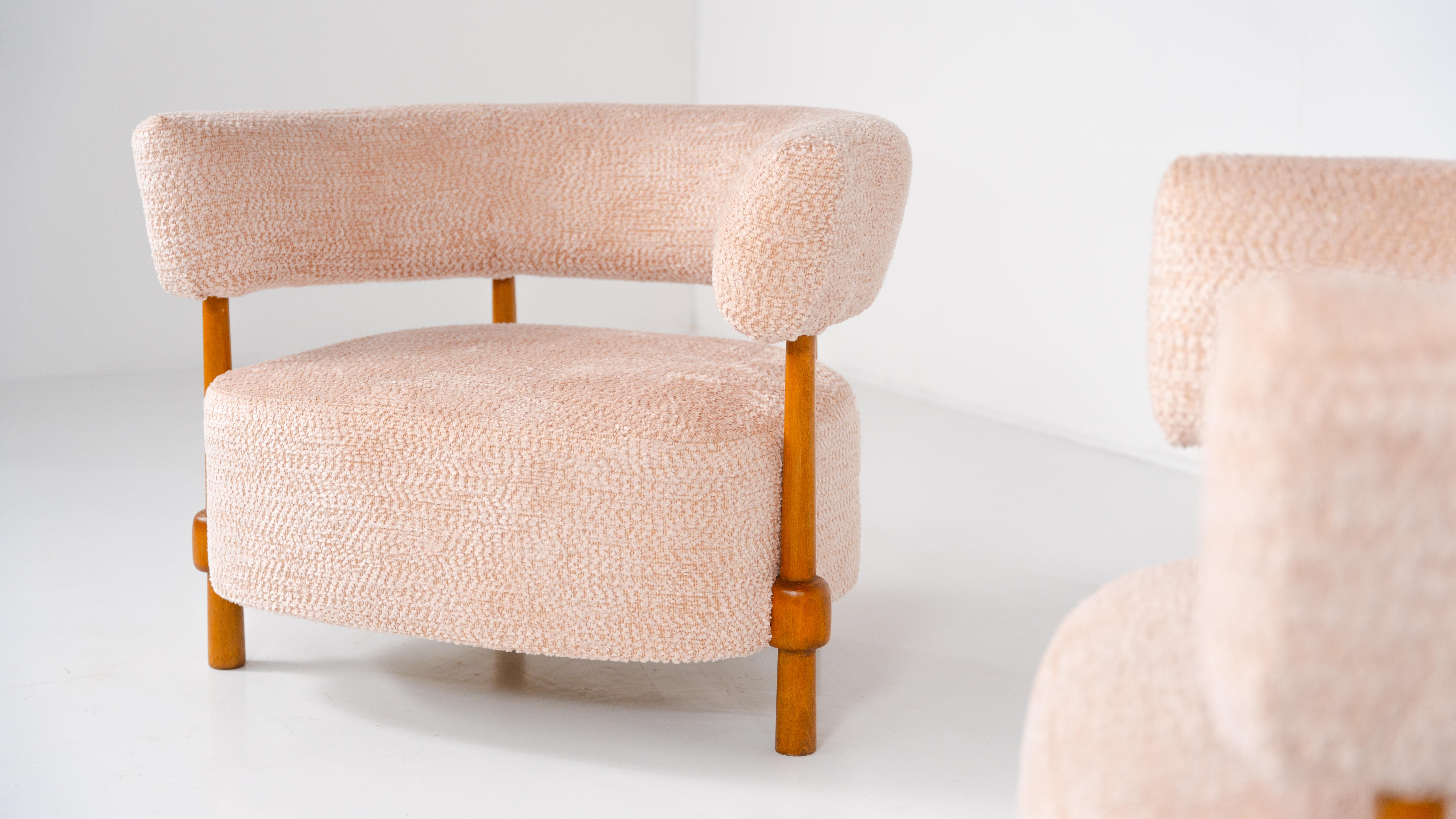 Contemporary Pair of Italian Armchairs For Sale at 1stDibs