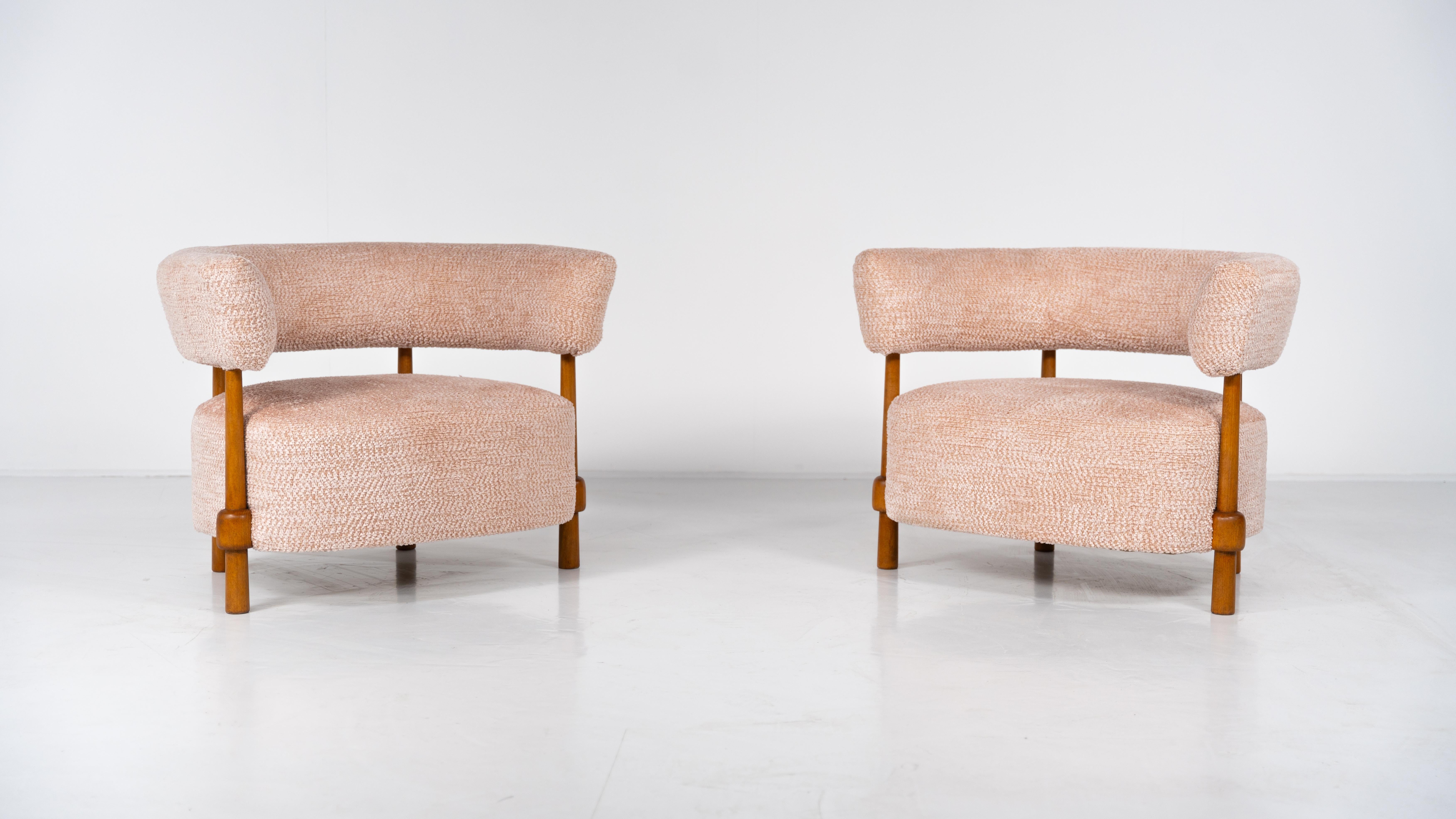 Contemporary Pair of Italian Armchairs For Sale at 1stDibs