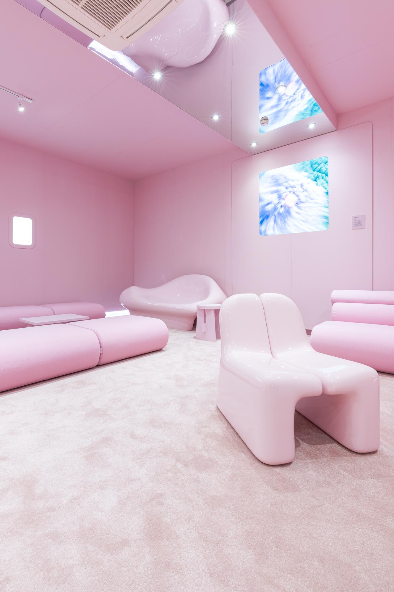 Contemporary Soft Shaped Opposite Chair in Red by Six N. Five For Sale ...