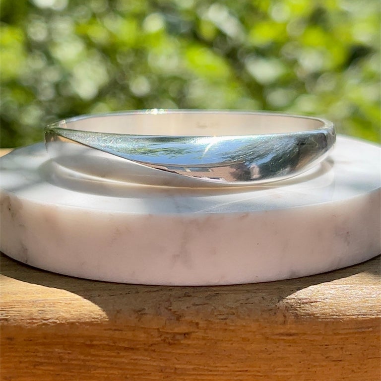 Contemporary Sterling Silver Hinged Bangle For Sale at 1stDibs