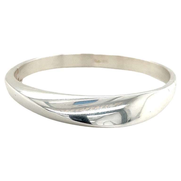 Contemporary Sterling Silver Hinged Bangle For Sale at 1stDibs