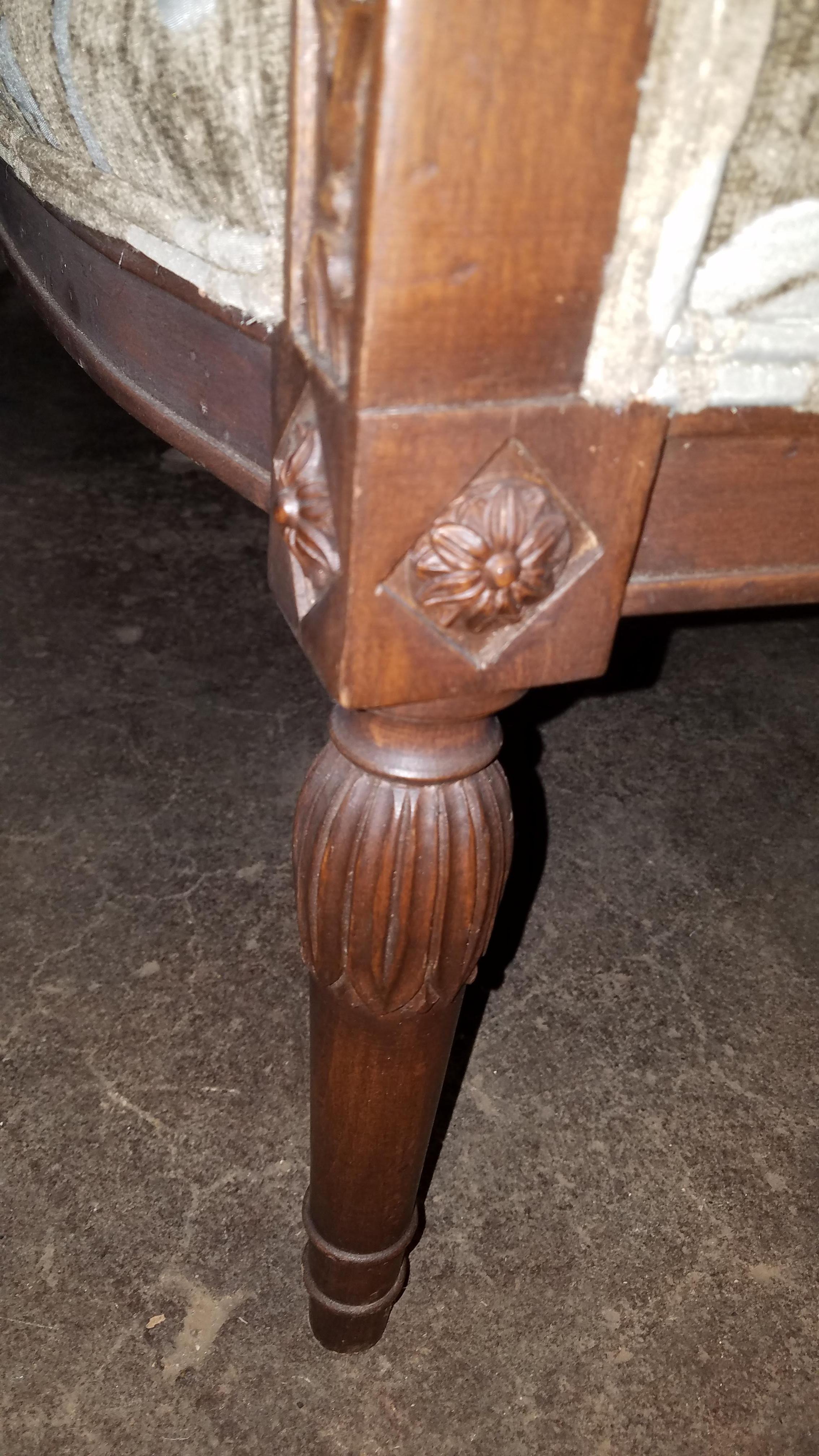 Continental Hand Carved Walnut French Style Settee For Sale at 1stDibs