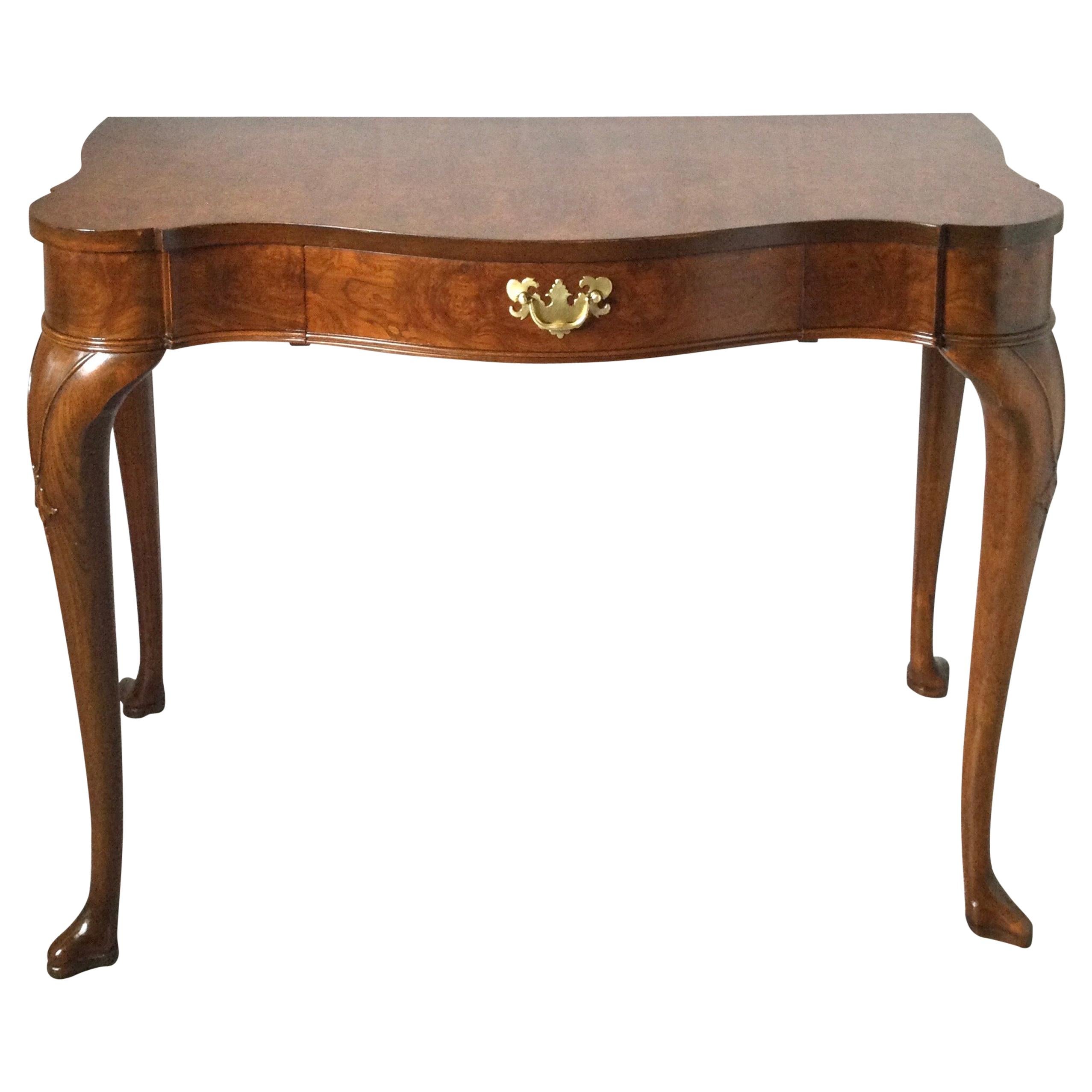 Continental Hand Carved Walnut French Style Settee For Sale at 1stDibs