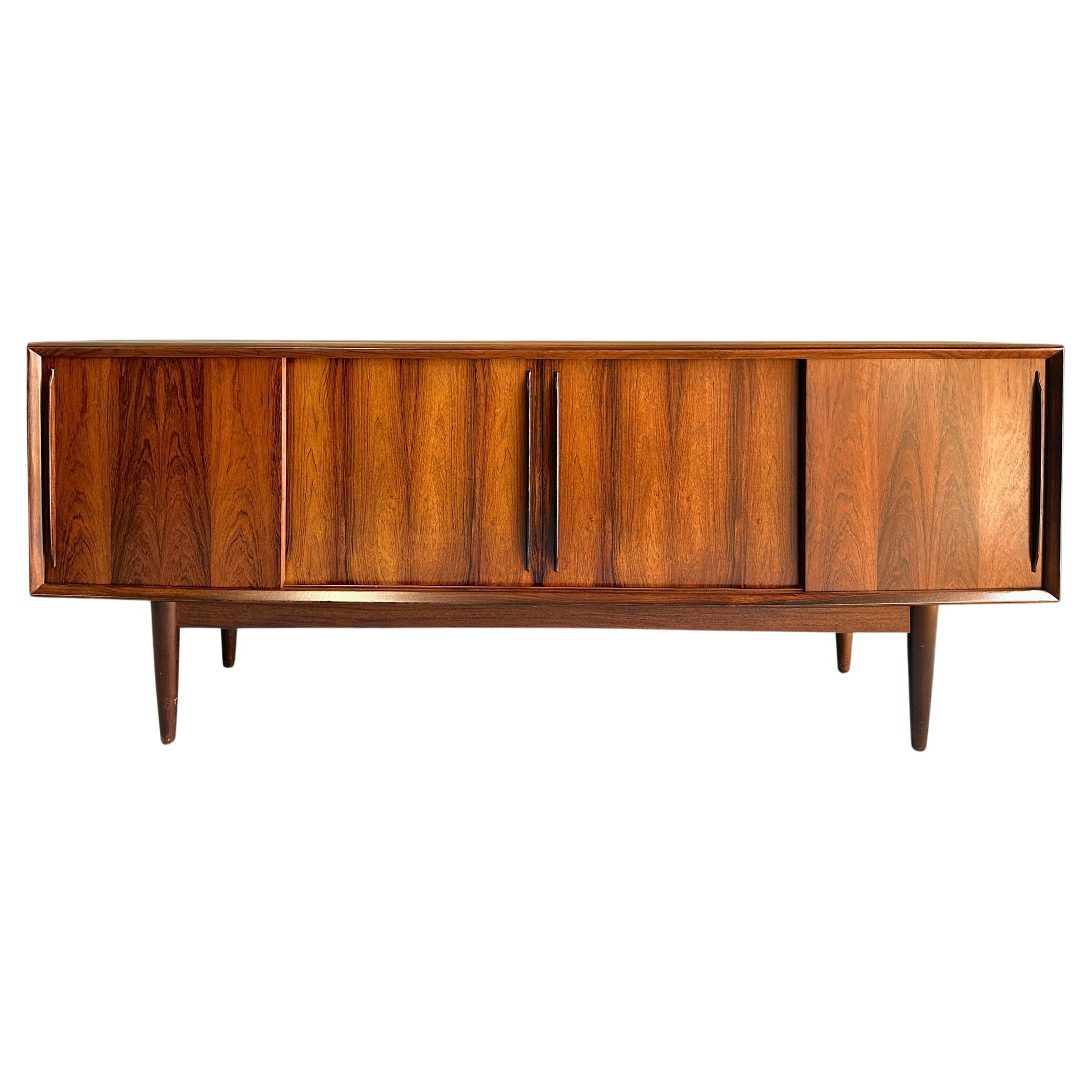 Contoured Anrichte Sideboard Svend Aage Madsen fur H.P. Hansen Danemark 1960er Jahre im Angebot bei 1stDibs