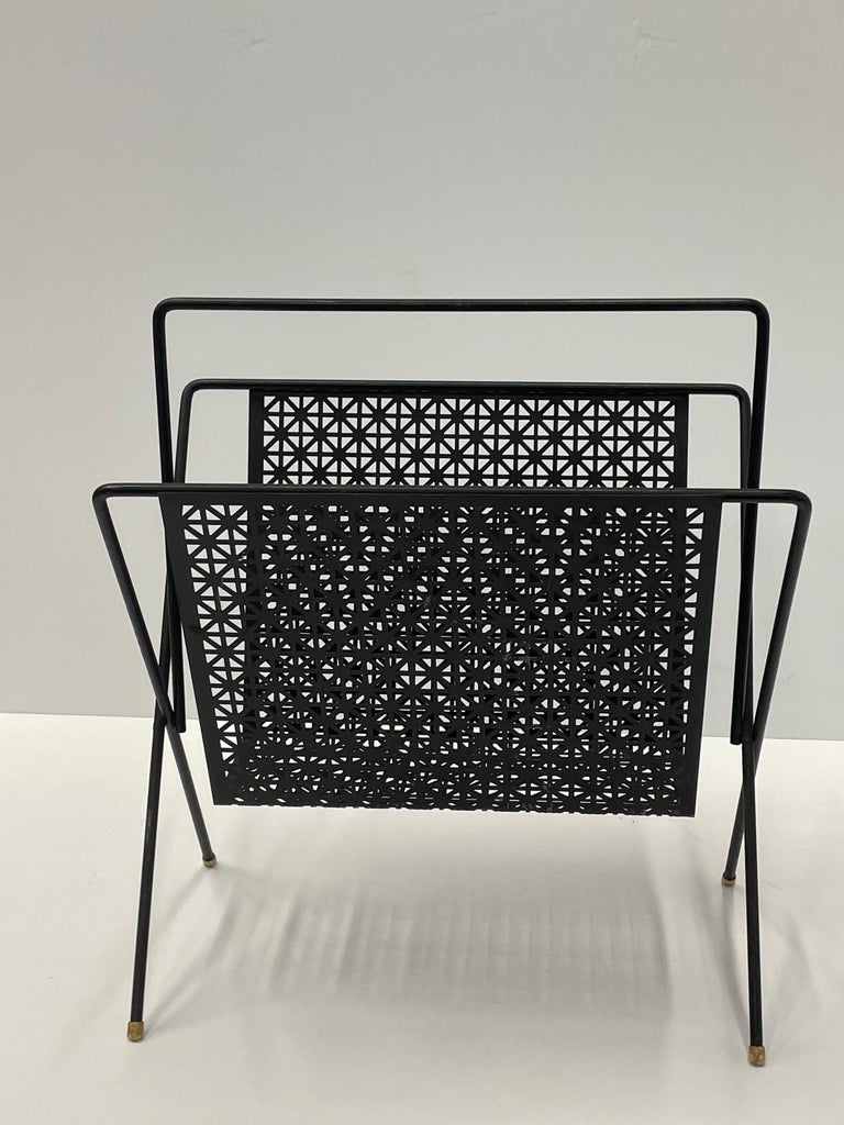 Cool Mid-Century Modern Black Iron Magazine Rack For Sale at 1stDibs