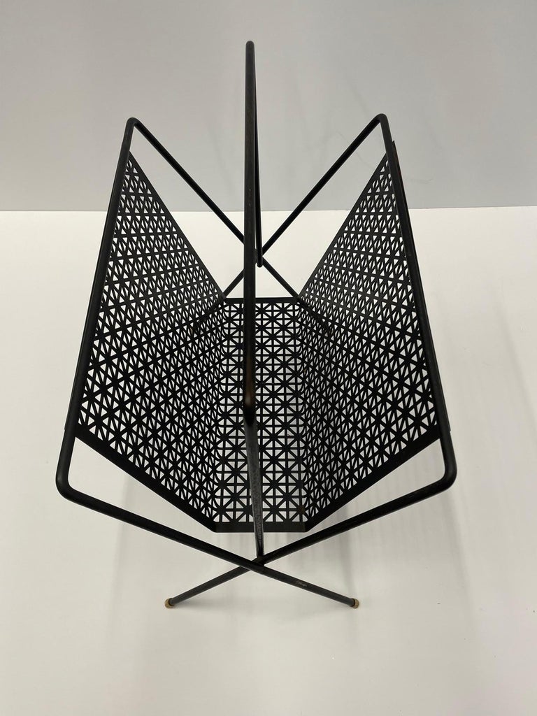 Cool Mid-Century Modern Black Iron Magazine Rack For Sale at 1stDibs