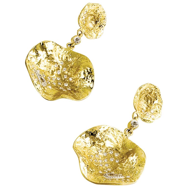 Coomi 20K Serenity Cactus Flower Diamond Drop Earrings For Sale at 1stDibs