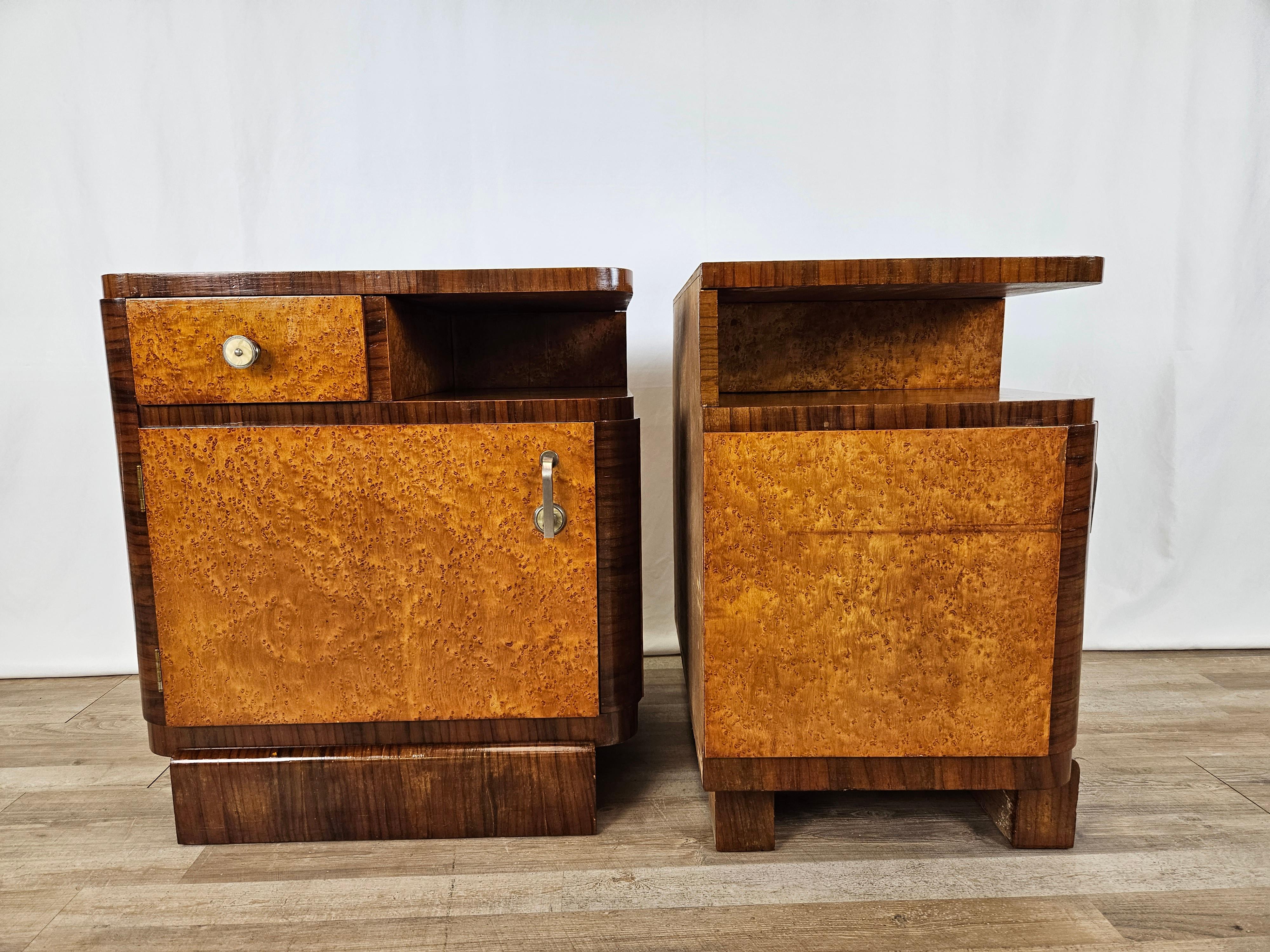 Coppia di comodini Art Decò in Thuja e noce at 1stDibs
