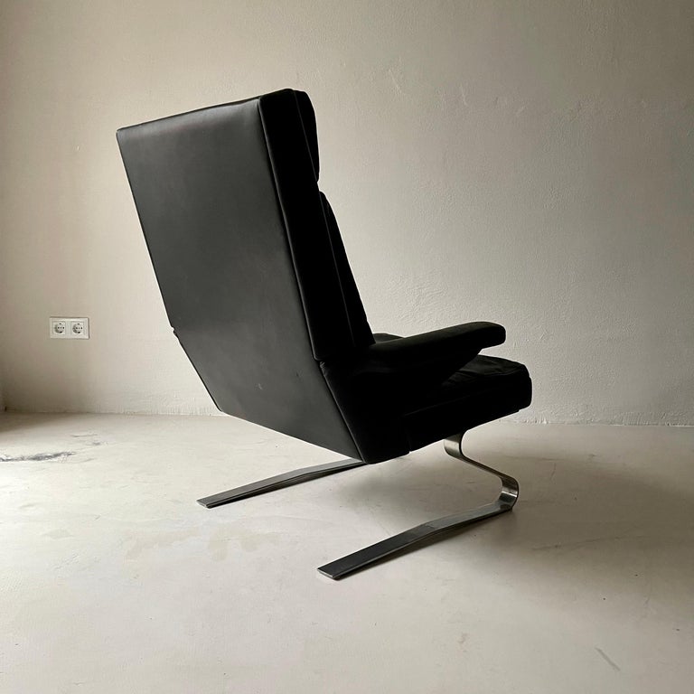 COR Swing Designer Armchair in Leather with Ottoman For Sale at 1stDibs