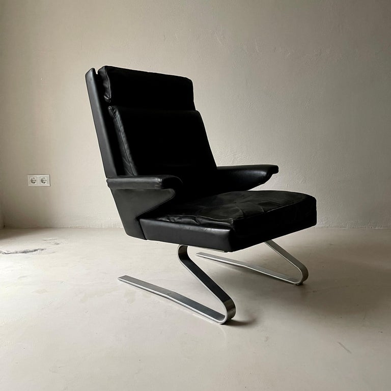 COR Swing Designer Armchair in Leather with Ottoman For Sale at 1stDibs