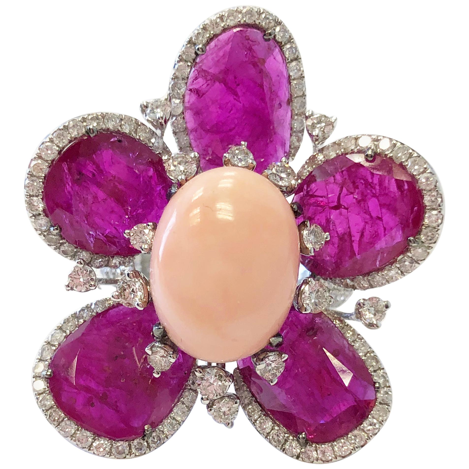 Angel Skin Coral Ruby Ring 1970s Vintage 18 Karat Yellow Gold Flower ...