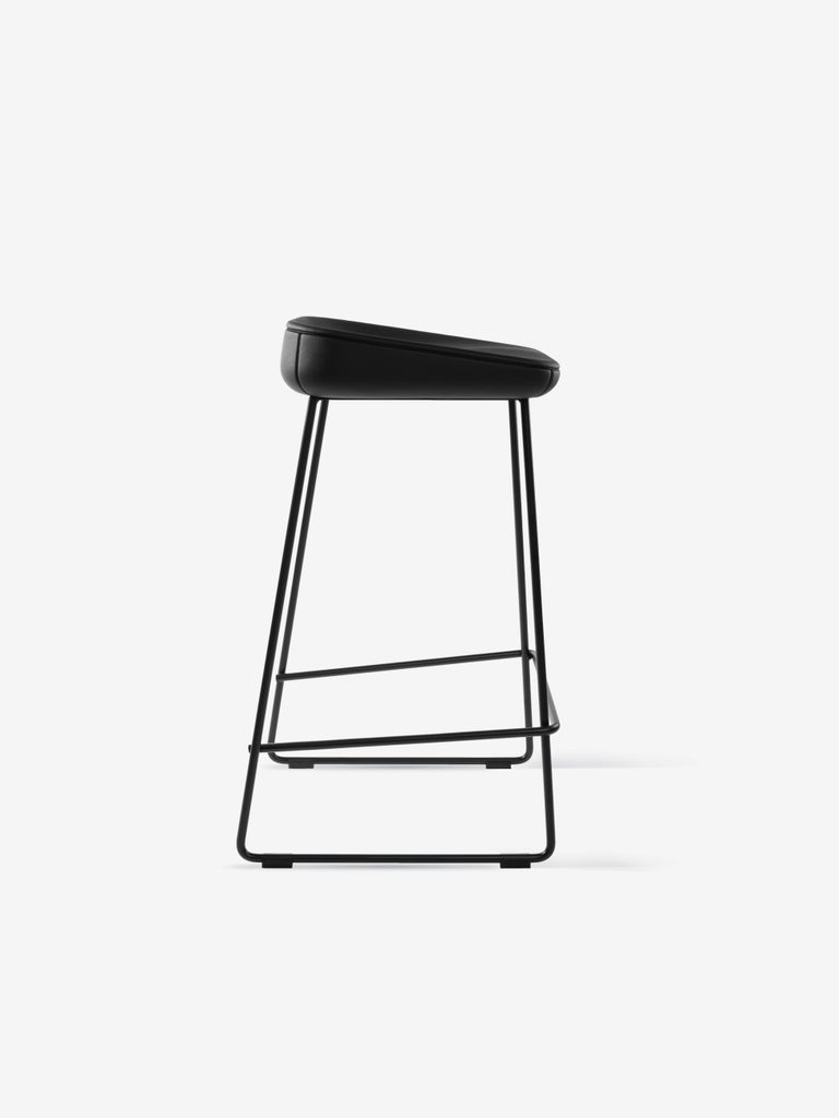 Counter-Hocker Wave mit Ledersitz und Stahlrahmen im Angebot bei 1stDibs