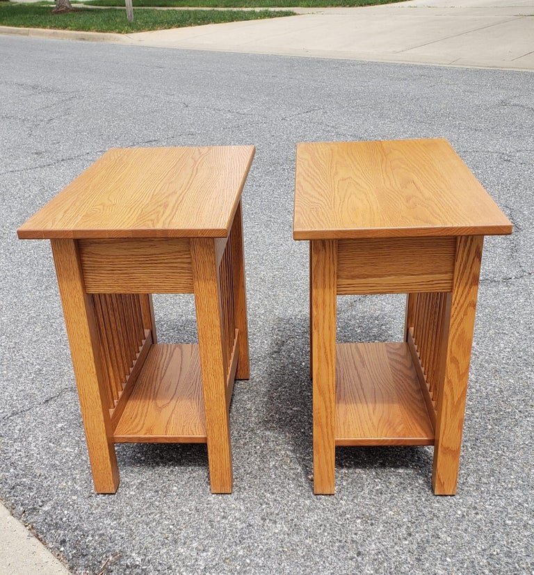 Country View Arts and Crafts Amish Oak Side Tables, Pair For Sale at ...