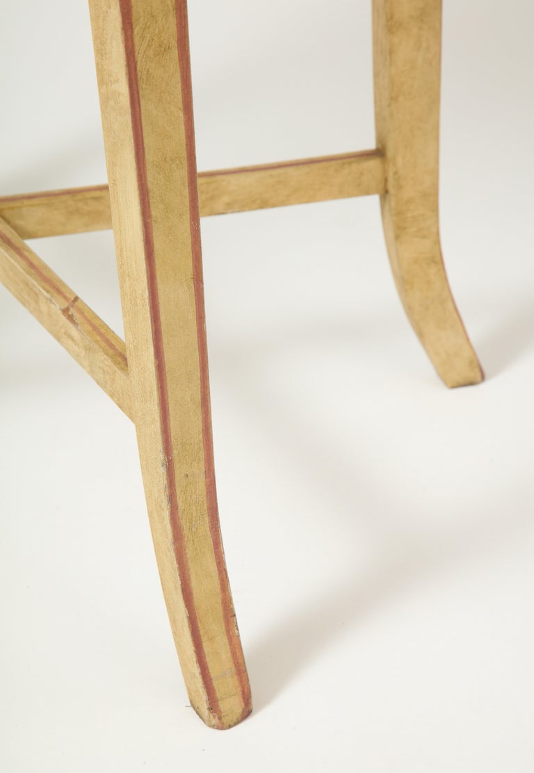 Cream-Painted Oval Tray Table with Chinoiserie Decoration at 1stDibs