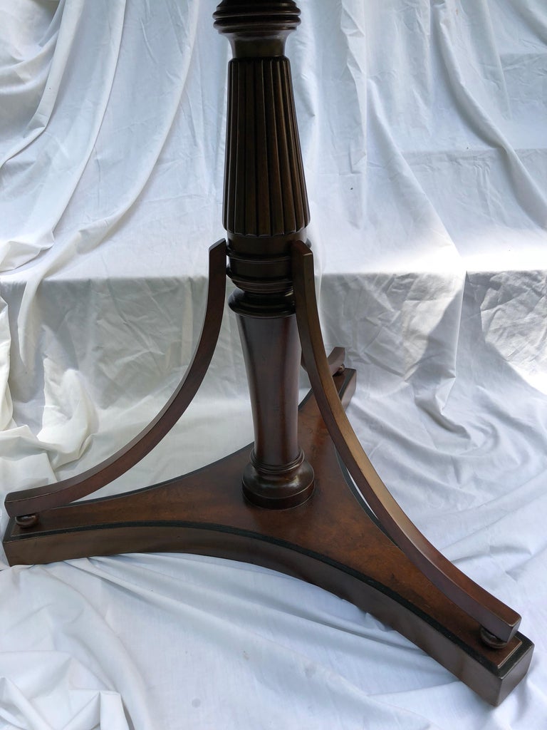 Octagonal Crotch Mahogany Sheraton-Style Table For Sale at 1stDibs