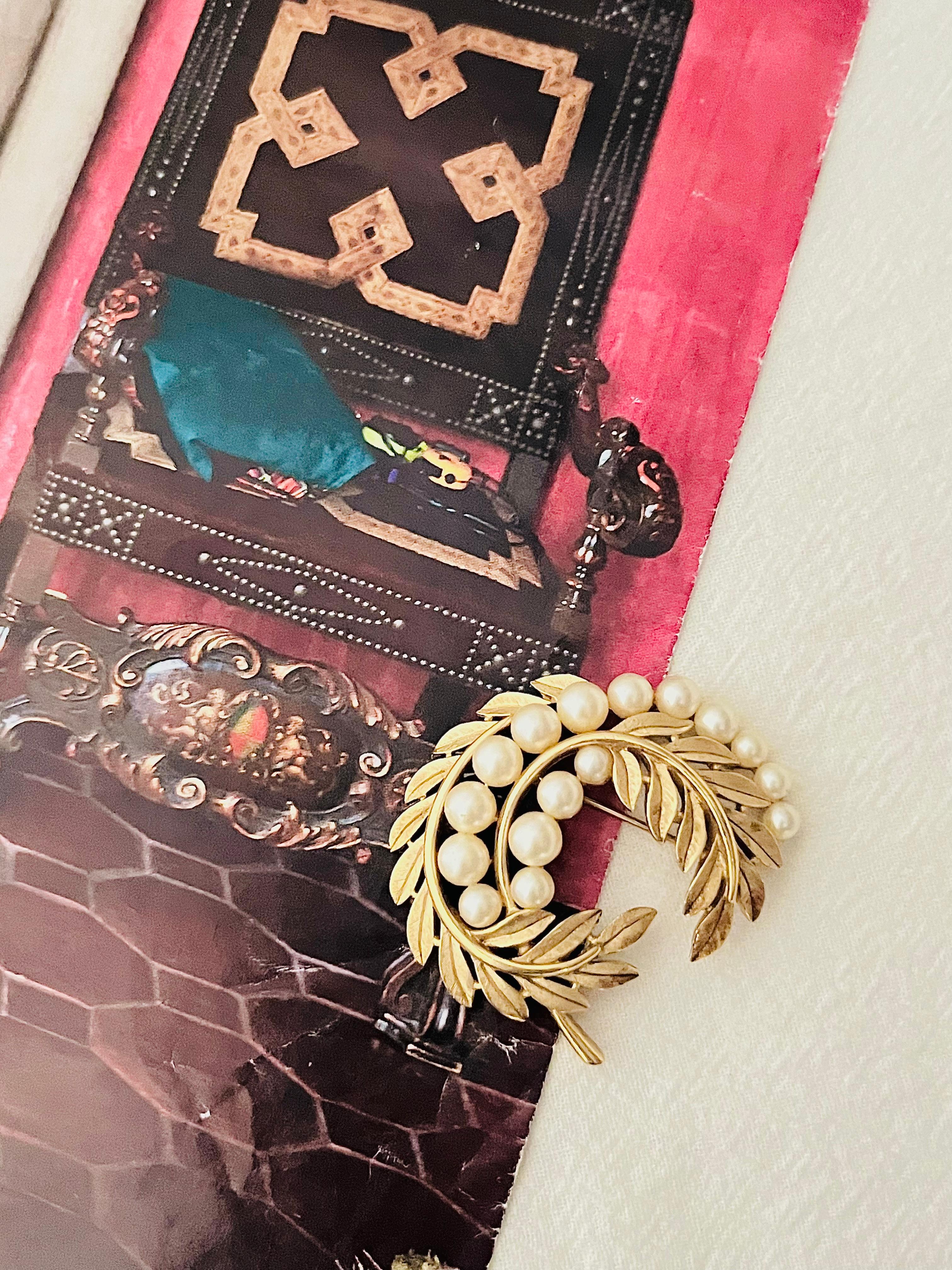 Crown Trifari 1950s Swirl Wavy Vine Leaf Flower White Pearls Openwork ...