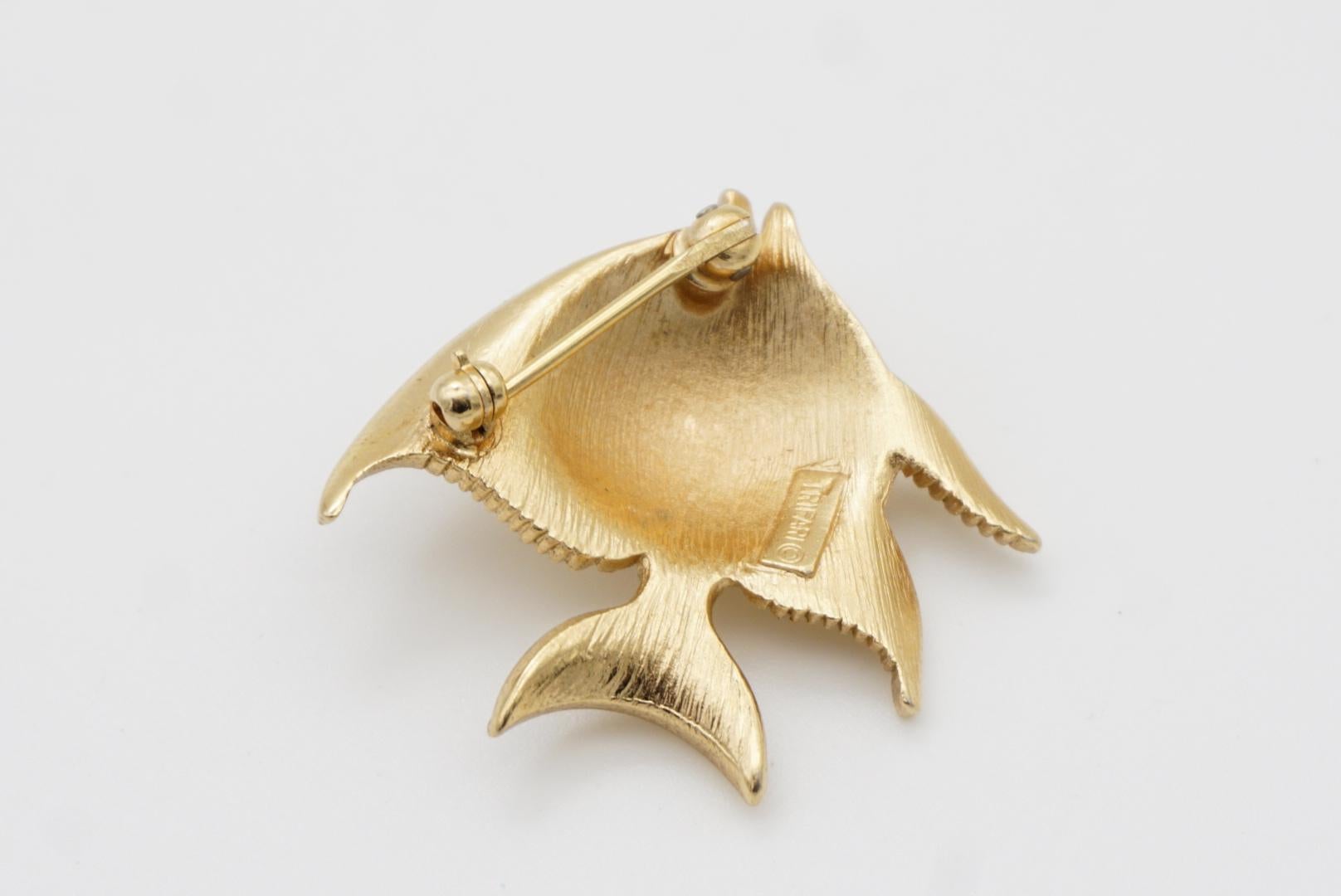 Crown Trifari 1950s Vivid Baby Tropical Fish Red Ruby Crystal Eye Gold ...