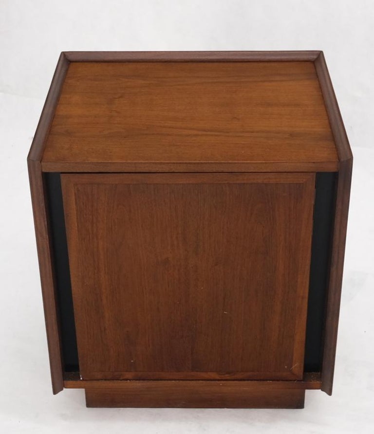 Cube Shape One Door One Drawer Compartment Side End Table For Sale at ...