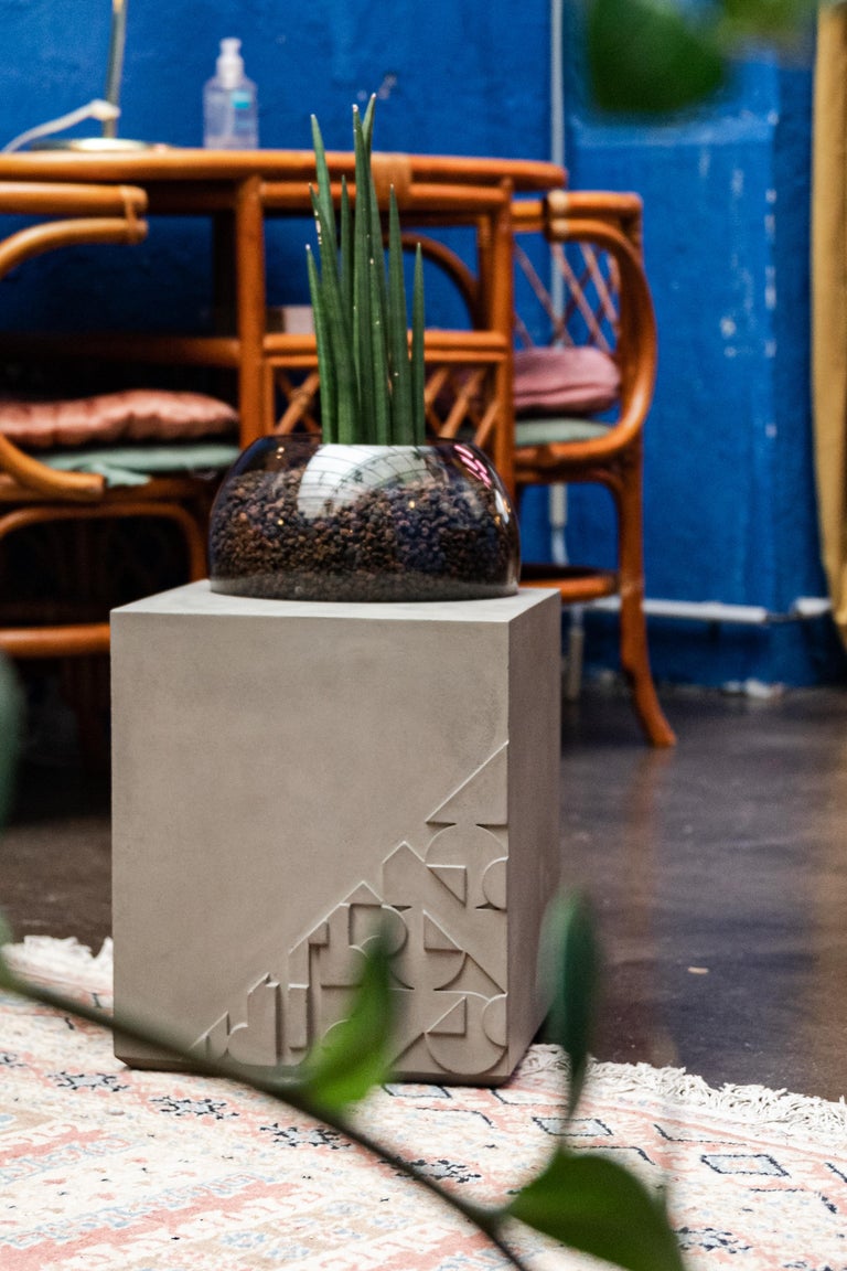 Curb Accent Table For Sale at 1stDibs