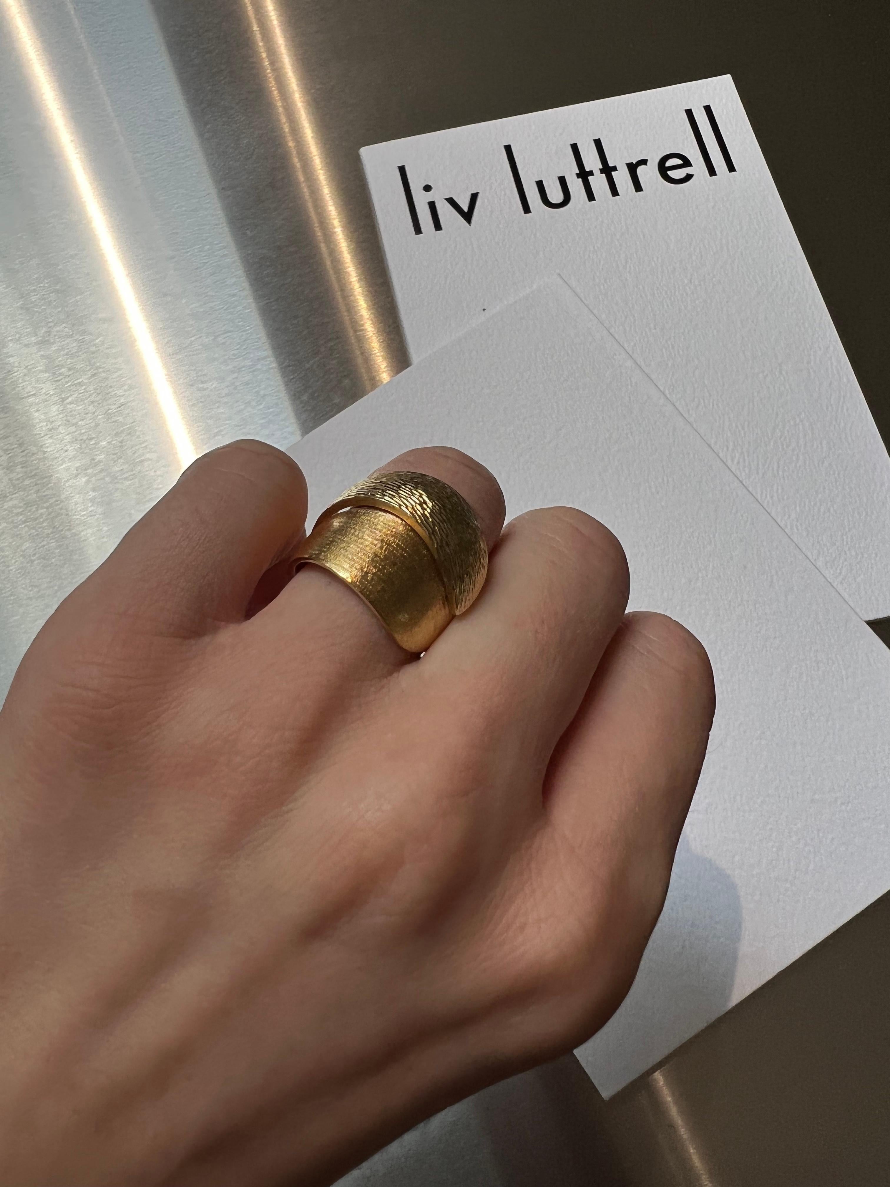 Customizable CURVED FORMS RING Yellow gold with silk and textured engraving by Liv Luttrell For ...