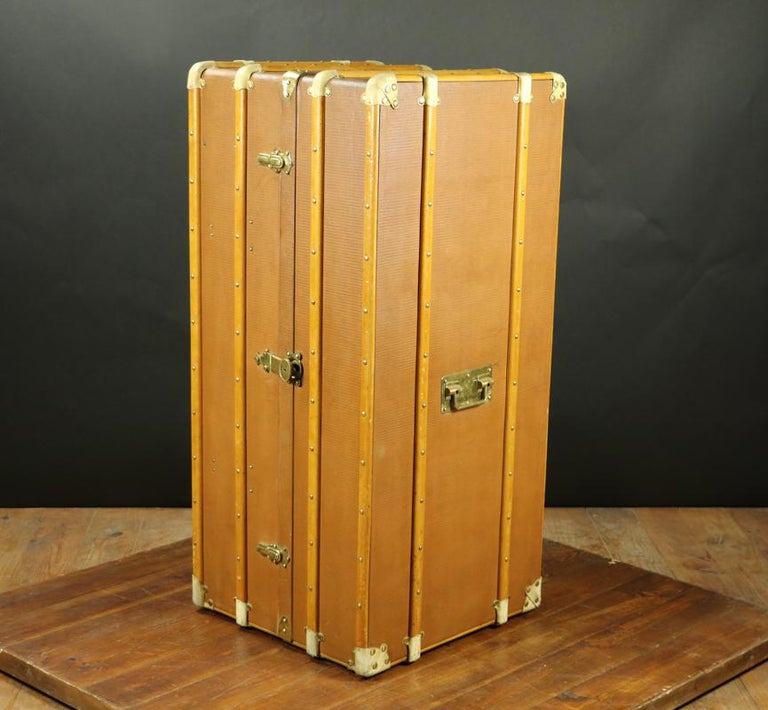 Curved Wardrobe For Sale at 1stDibs