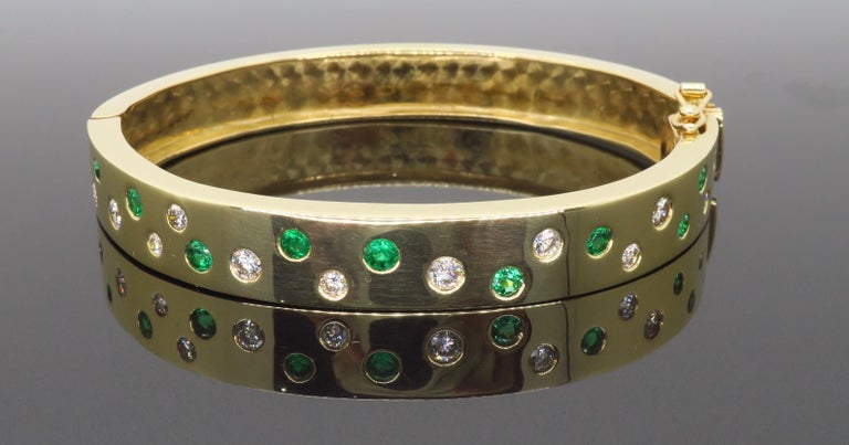 Custom Made Diamond and Emerald Bangle Bracelet For Sale at 1stDibs