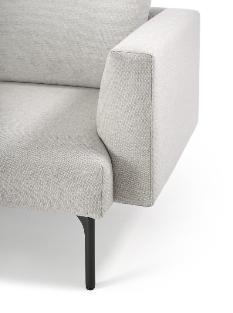 Customizable Arris Sofa by Artifort Design Group For Sale at 1stDibs