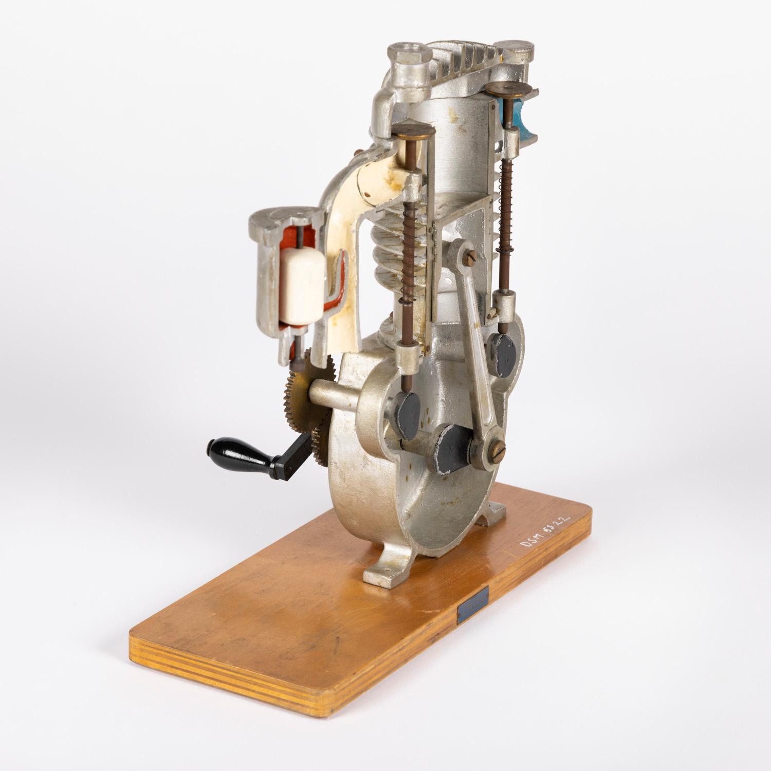 Cutaway Demonstration Models of Internal Combustion Engines by Struers ...
