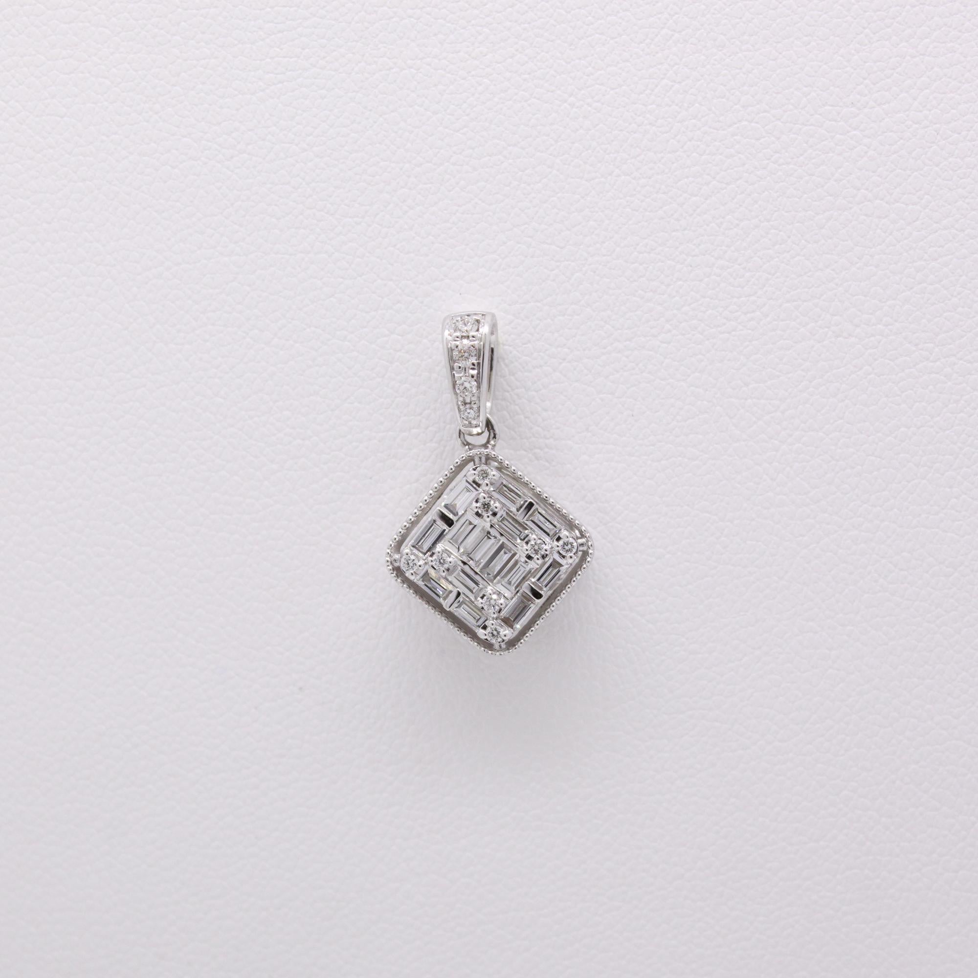 Cute Square Illusion Diamond Pendant For Sale at 1stDibs