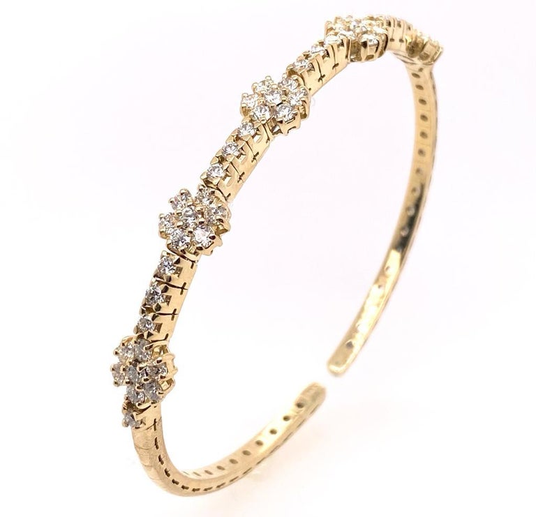 Daisy Diamond Bangle in 18 Karat Yellow Gold For Sale at 1stDibs