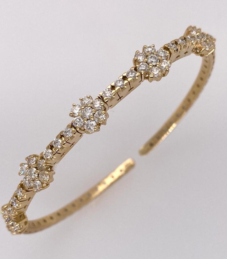 Daisy Diamond Bangle in 18 Karat Yellow Gold For Sale at 1stDibs