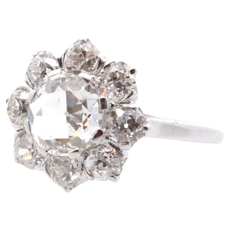 Daisy diamond ring in 18k white gold For Sale at 1stDibs