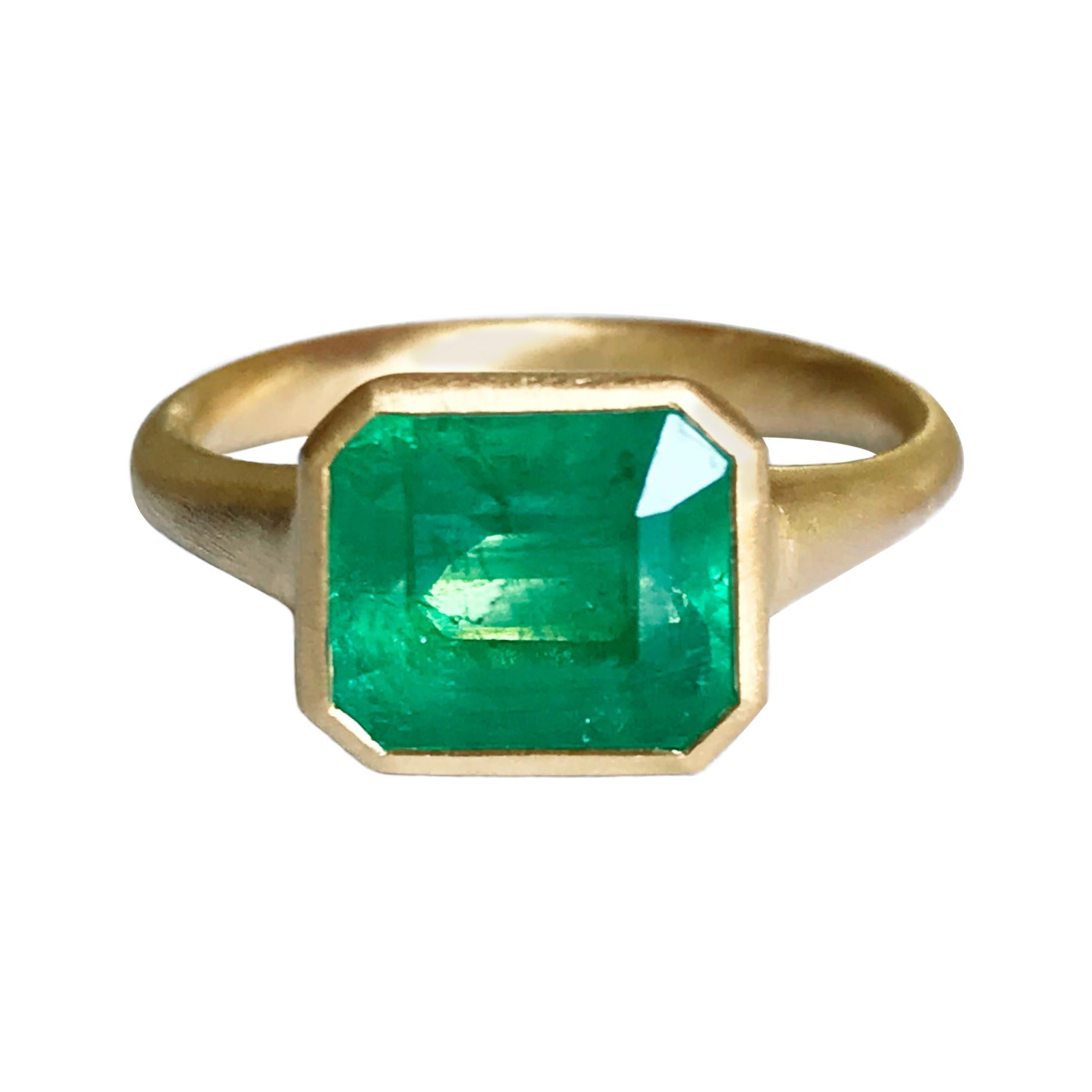 Art Deco Gold Ring Set with 14.86 Carat Moonstone at 1stDibs