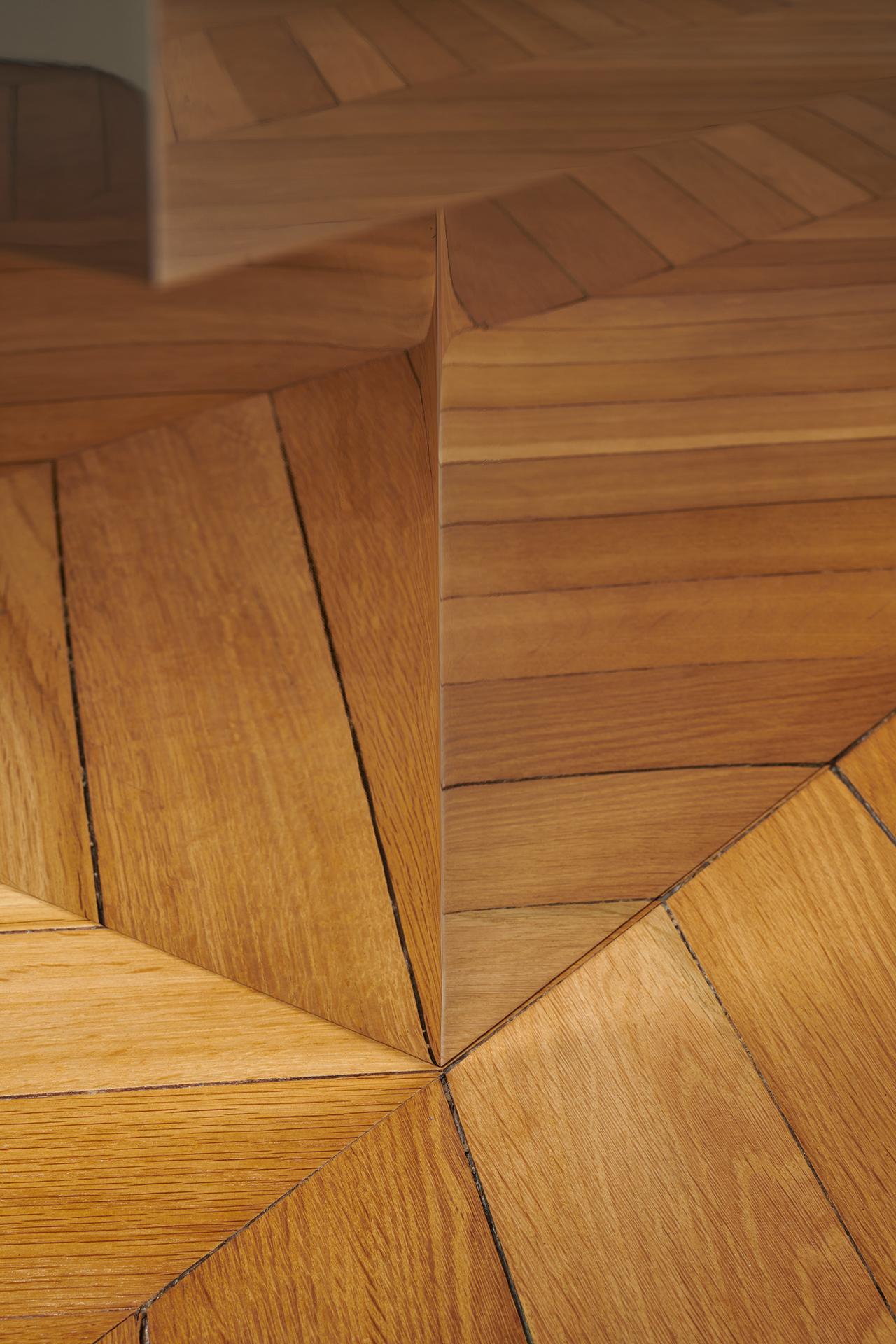 Dalbin Table C43 Invisible For Sale at 1stDibs