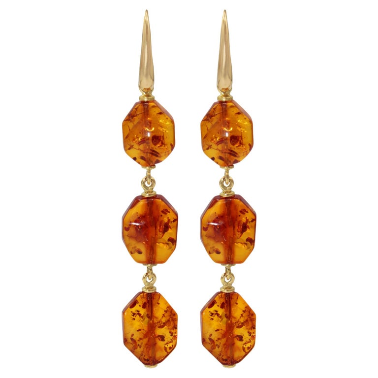 Dangle Earrings in 18 Karat Gold and Amber For Sale at 1stDibs