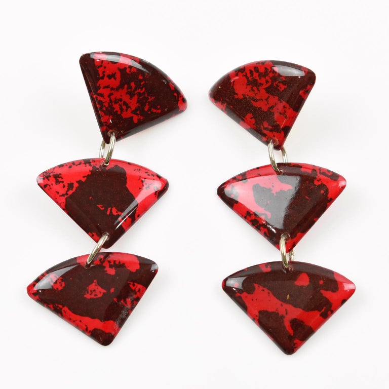 Dangle Lucite Pierced Earrings Geometric Red Black For Sale at 1stDibs
