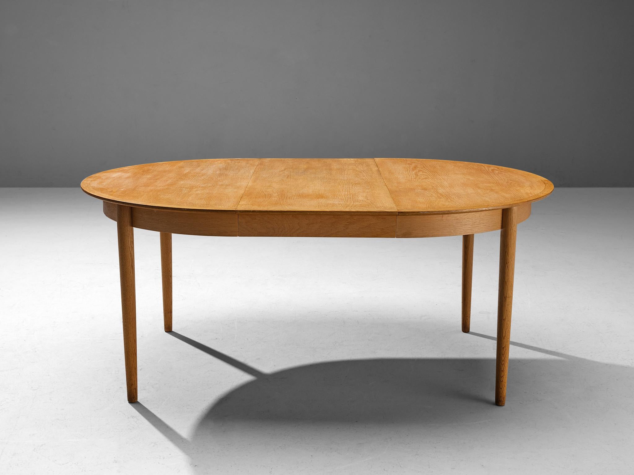 Danish Extendable Dining Table in Oak For Sale at 1stDibs