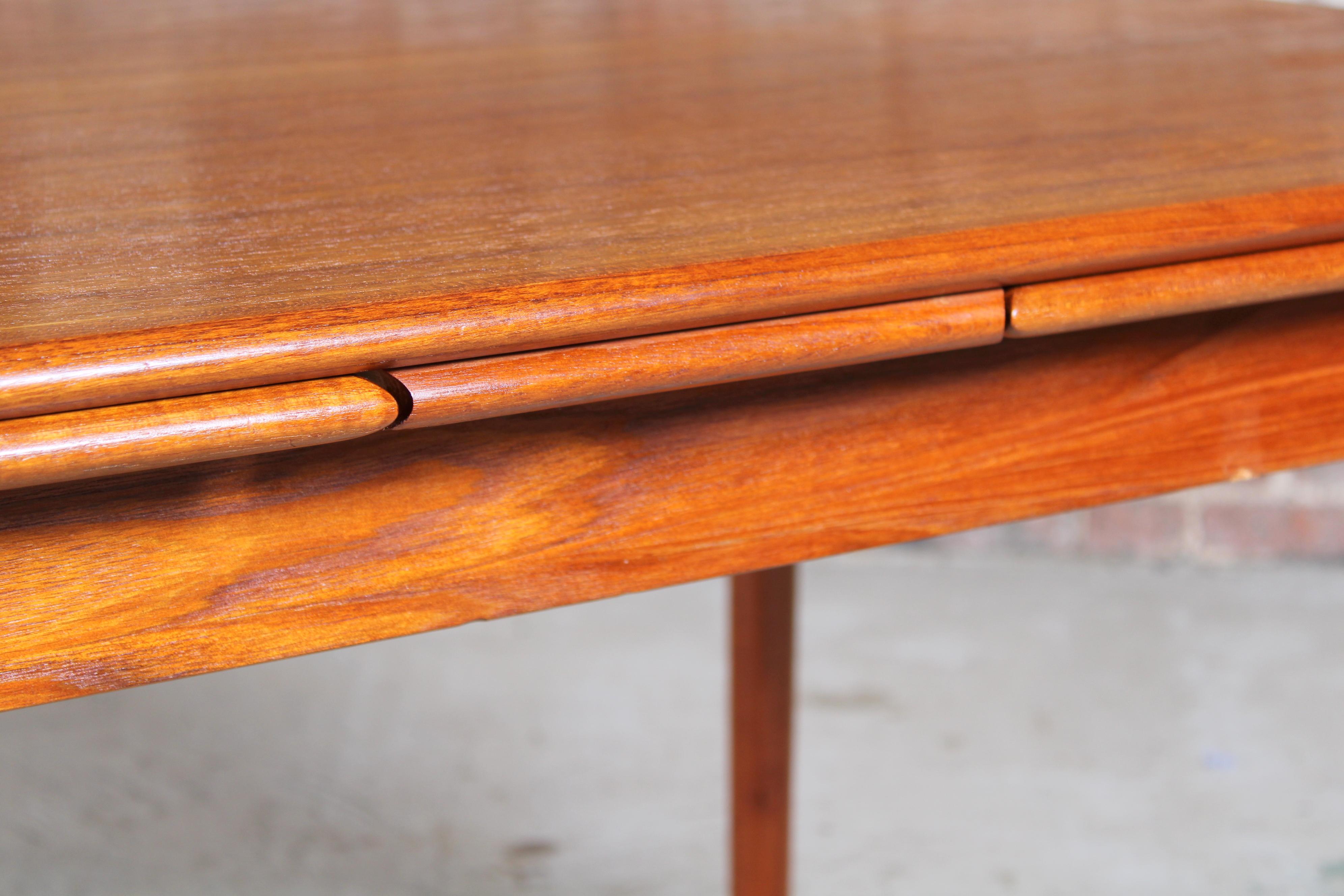 Danish Mid Century extending teak dining table by AM Mobler, circa ...