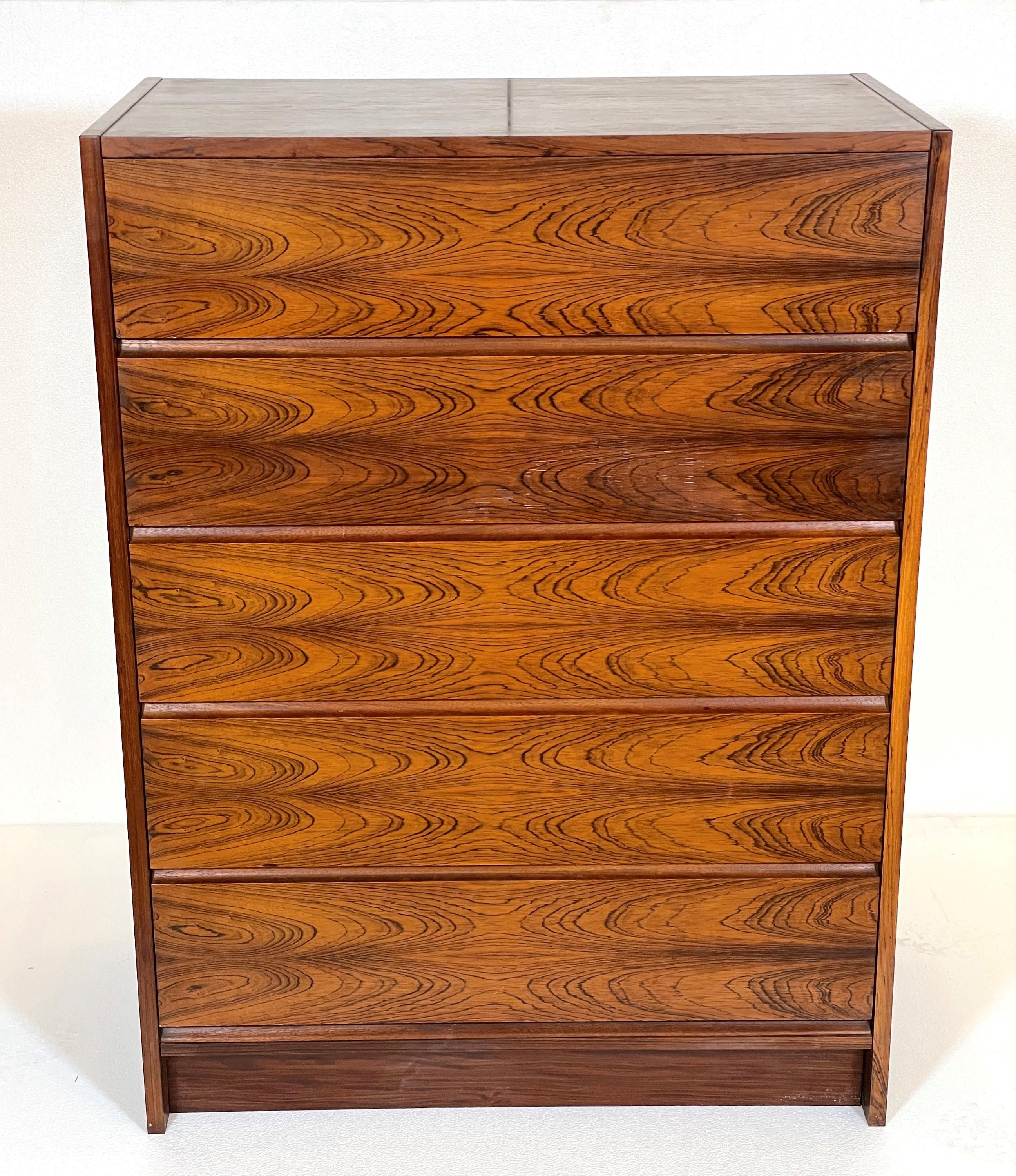Dänische Mid-Century-Modern-Kommode mit 5 Schubladen von Niels J ...